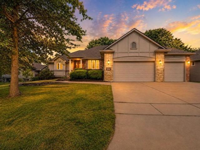 121 S Lakeside Dr, Andover, KS 67002