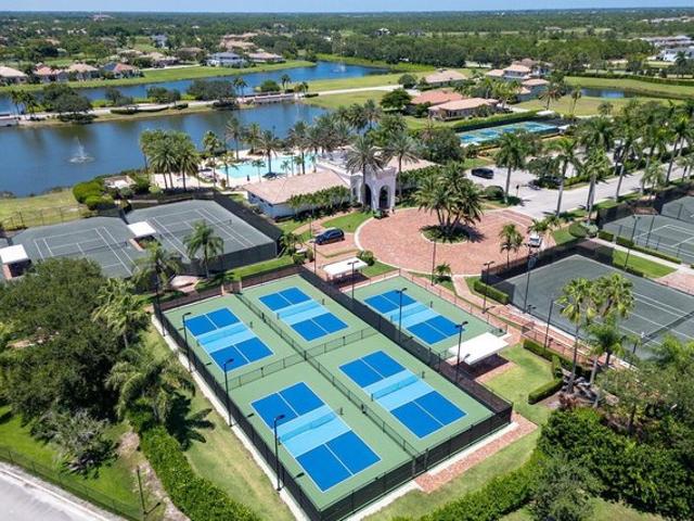 121 SE Rio Casarano, Port Saint Lucie, FL 34984