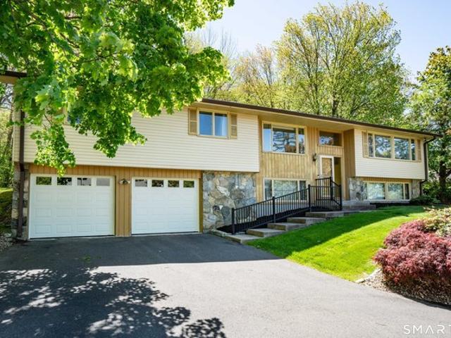 121 Shepard Dr, Manchester, CT 06042