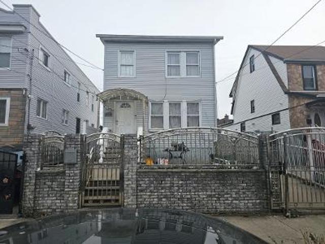 121 St
