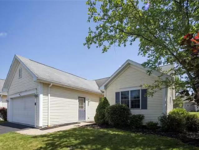 121 STEWART PL, CANANDAIGUA, NY 14424 Single Family Residence.