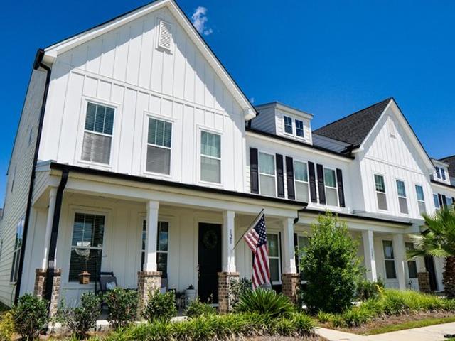 121 Summer Tanager Dr, Ravenel, SC 29470