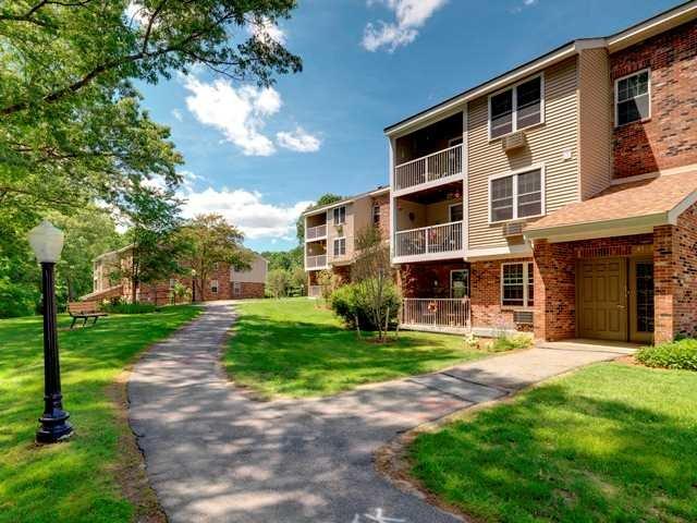 121 Summerhill Glen, 2 beds, 1 full bath