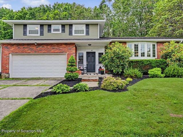 121 Sunset Rd, Roaring Brook Township, PA 18444