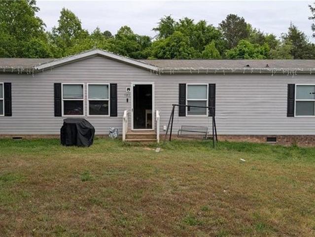 121 Sweetbriar Rd, Thomasville, NC 27360