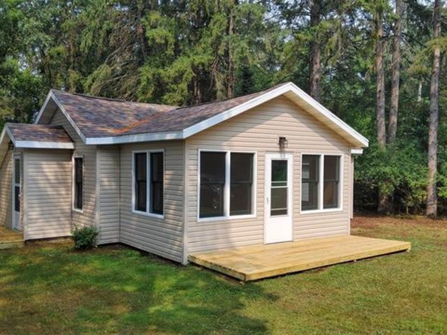 121 Swenson Rd, Woodruff, WI 54568