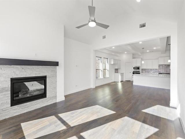 121 Parkland Valley