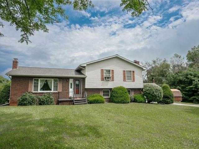 121 Pearl Dr, Shelocta, PA 15774