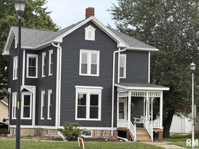 121 Peoria St, Washington, IL 61571