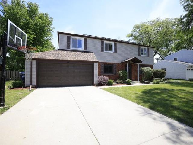 121 Pine St, Deerfield, IL 60015