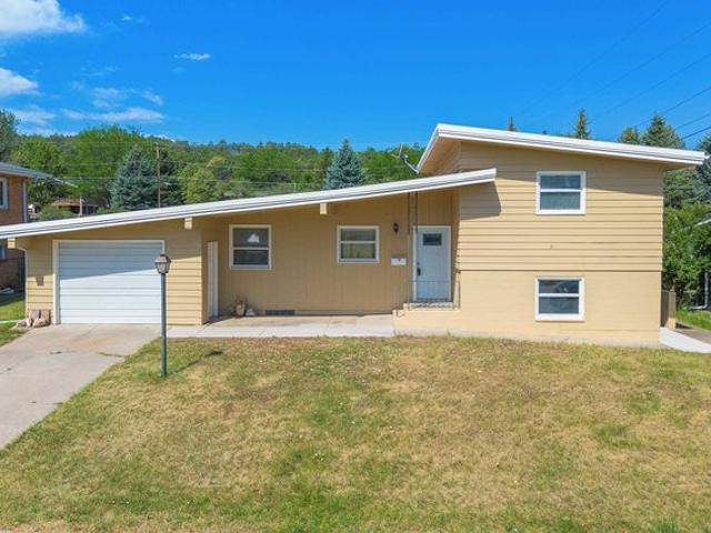 121 Pinedale Dr, Rapid City, SD 57702