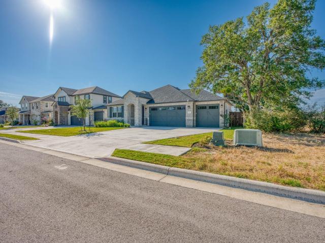 121 Plumbago Ln