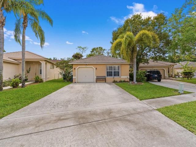 121 Prestige Dr, Royal Palm Beach, FL 33411