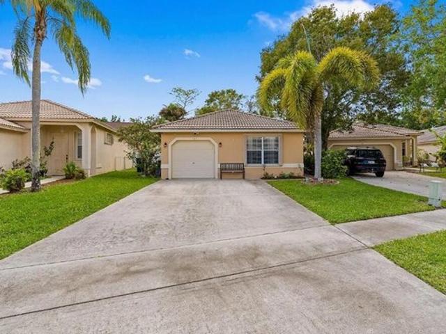 121 Prestige Dr, Royal Palm Beach, FL 33411
