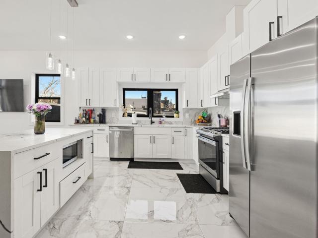 121 Prospect St # 2R