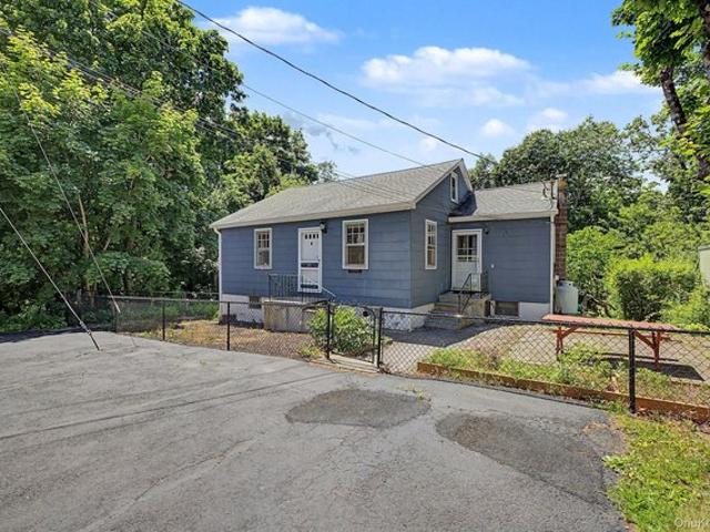121 Putnam Dr, Carmel, NY 10512