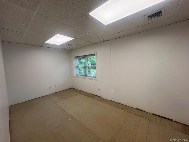 121 Pulaski Road 4