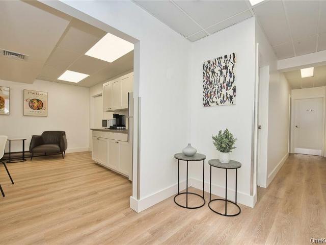 121 Pulaski Road 6