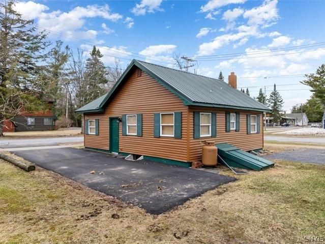 121 River St, Old Forge, NY 13420