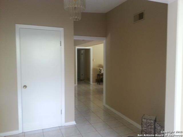 121 Riviera Dr