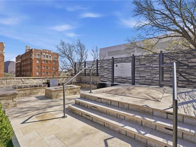 121 W 48th St, Unit 202, Kansas City, MO 64112 | MLS #2612