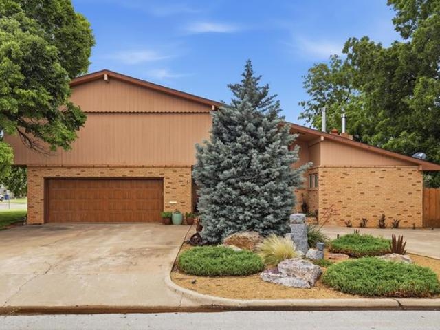 121 W 12th St, Cherokee, OK 73728