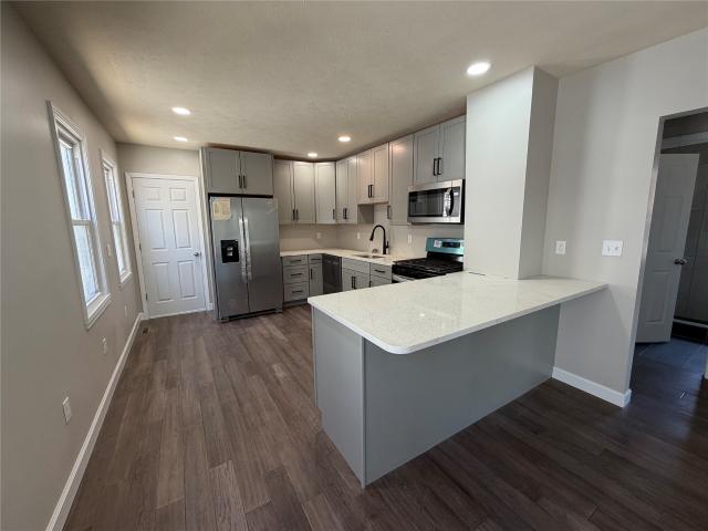 121 W 24TH Street