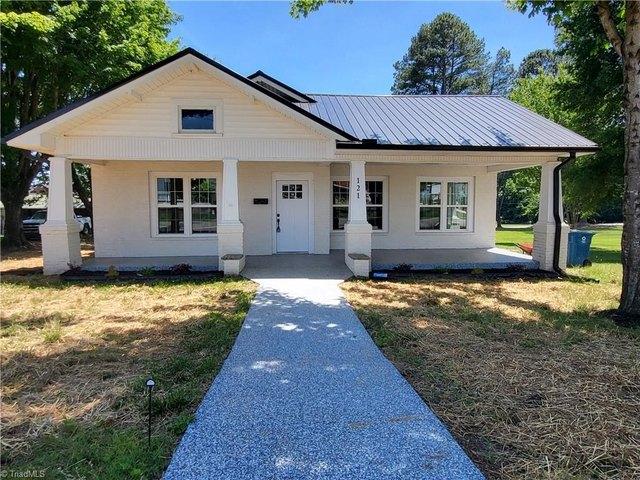 121 W Elm St, Yadkinville, NC 27055