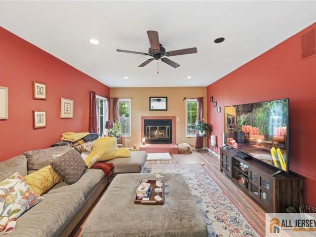121 W Hill Road