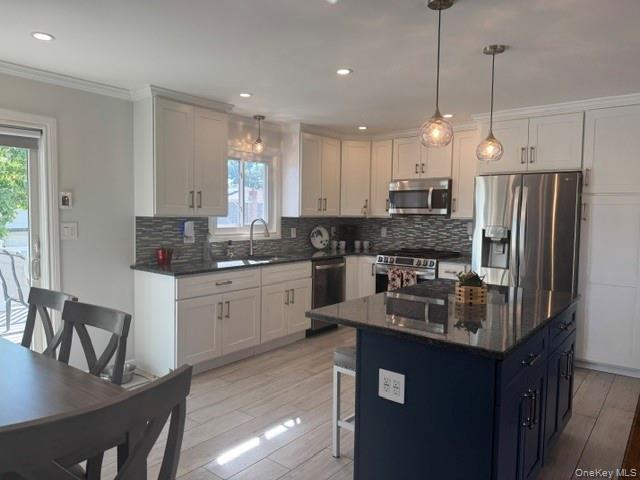 121 W Lake Drive