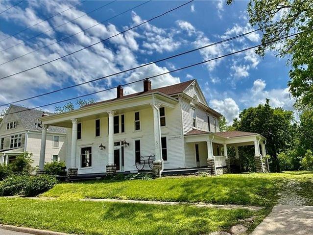 121 W Royle St, Richmond, MO 64085