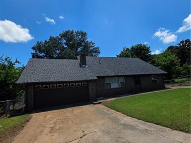 121 Woodbine Ave, Poteau, OK 74953