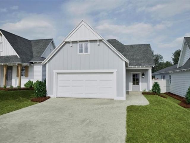 121 Woodland Ln, Opelika, AL 36801