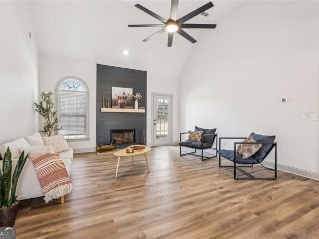 121 Woodland Manor