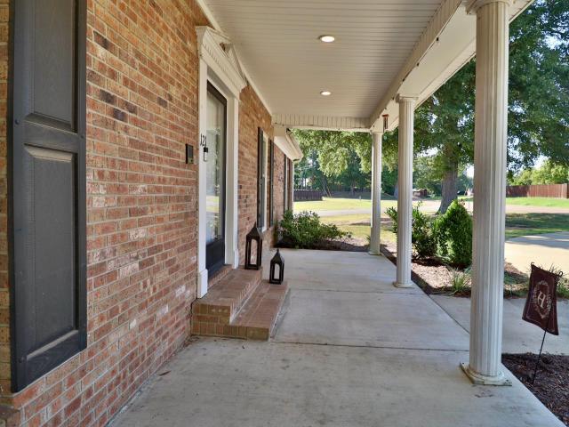 121 woodlawn ave e