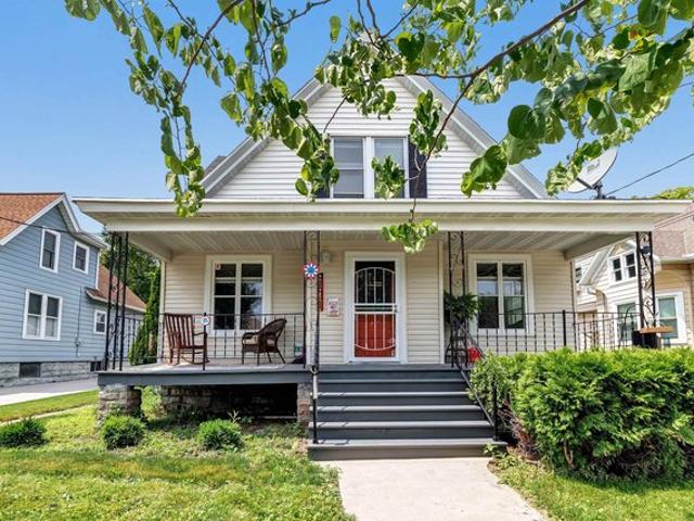 121 Woodlawn St, Green Bay, WI 54303