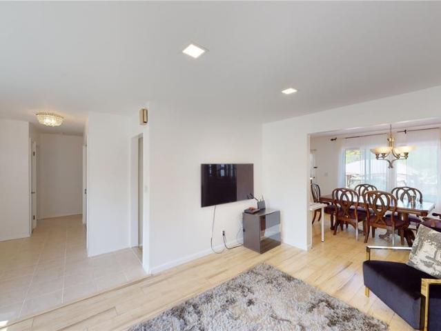 121 Woodward Parkway