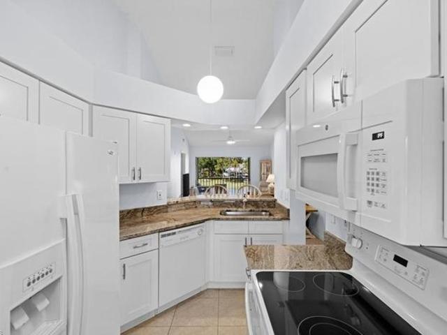 121 Wading Bird Cir #B 201, Naples, FL 34110