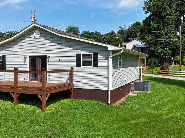 121 Willow Creek Rd