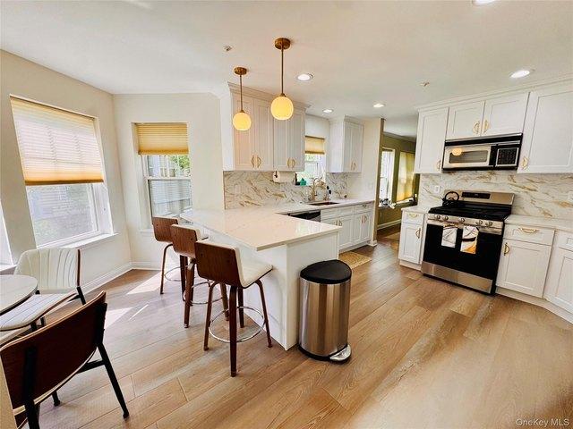 121 Winding Ridge Rd, White Plains, NY 10603