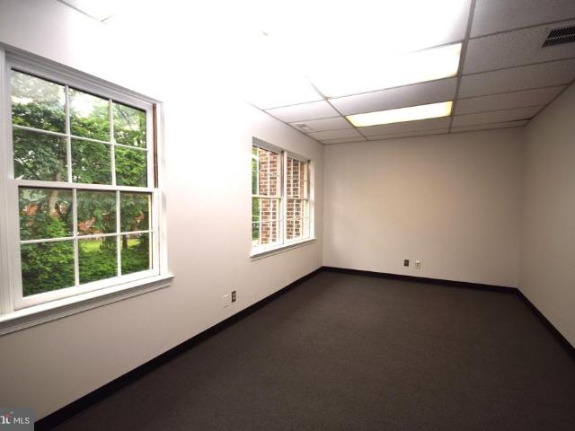121 TOP FLOOR Rowell Court # 6