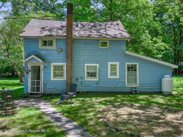 121 Tinker St, Woodstock, NY 12498