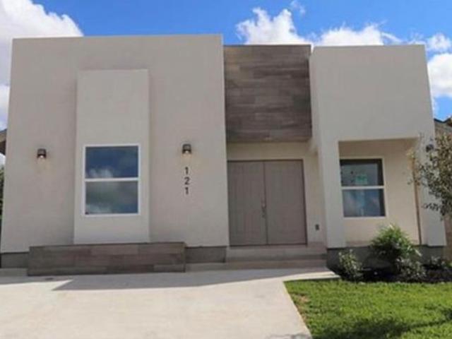121 Valladolid Ave, Laredo, TX 78046