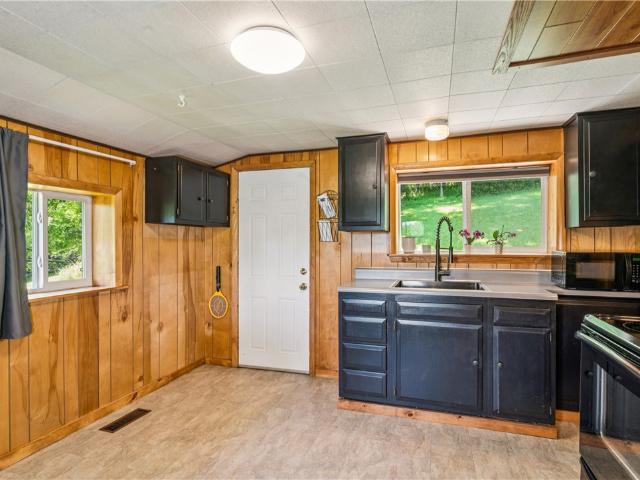 121 Valley Road