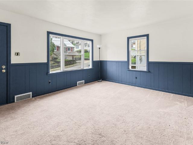121 Valley Way