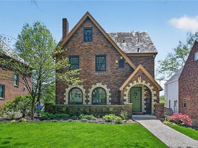 121 Vernon Dr, Pittsburgh, PA 15228