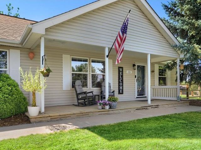 121 Victoria Dr, Fort Collins, CO 80525