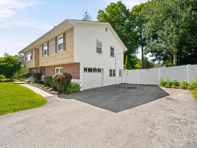 121 Village Common