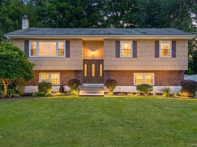 121 Village Cmn, Fishkill, NY 12524