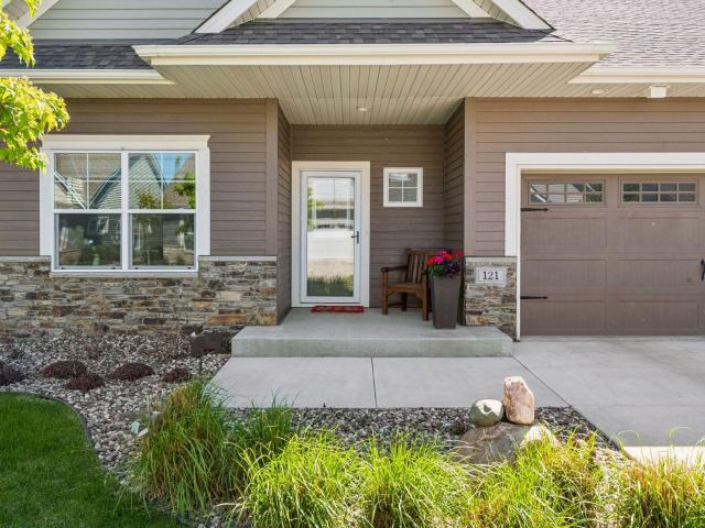 121 Vista Way
